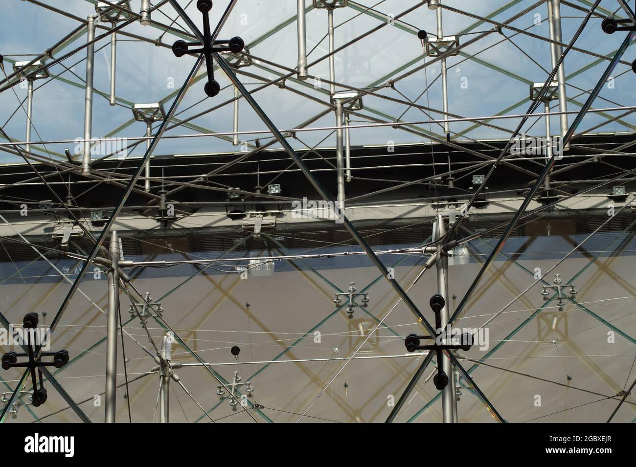 Inverted pyramid hi-res stock photography and images - Alamy