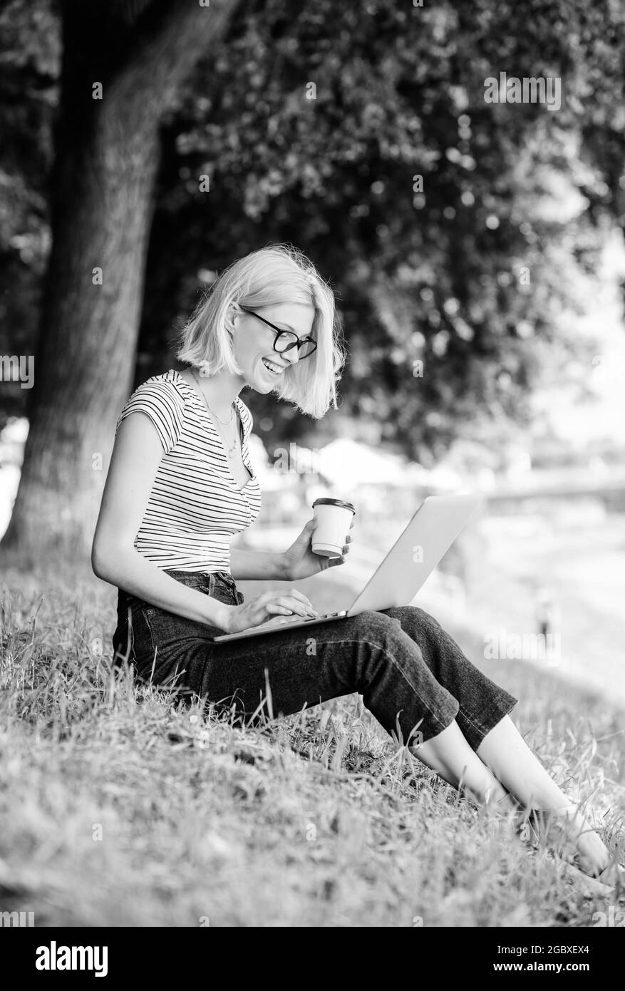 Laptop nature work woman Black and White Stock Photos & Images - Alamy