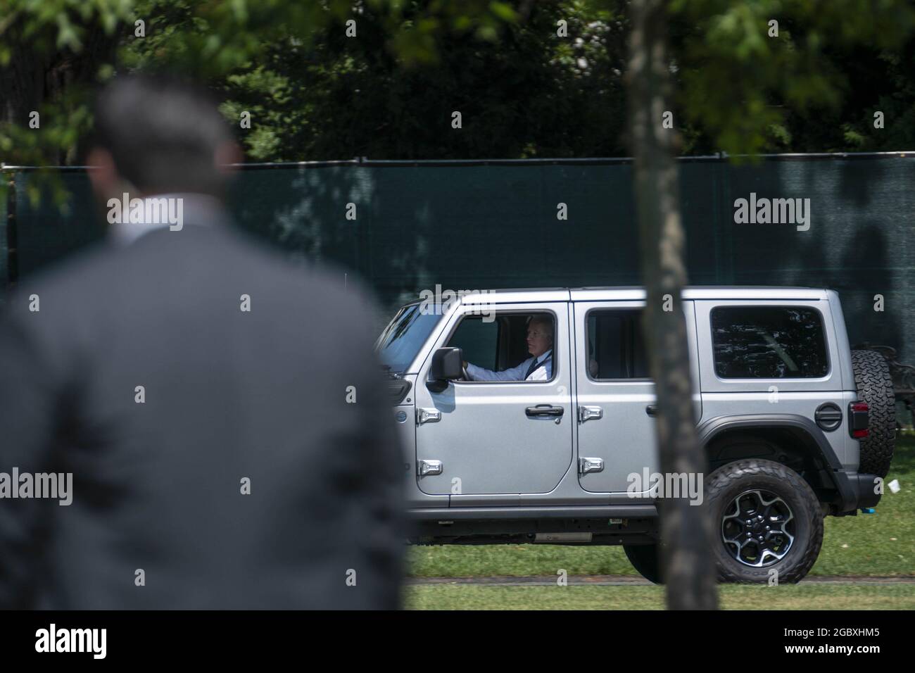Joe biden drives a jeep wrangler rubicon hi-res stock photography and ...