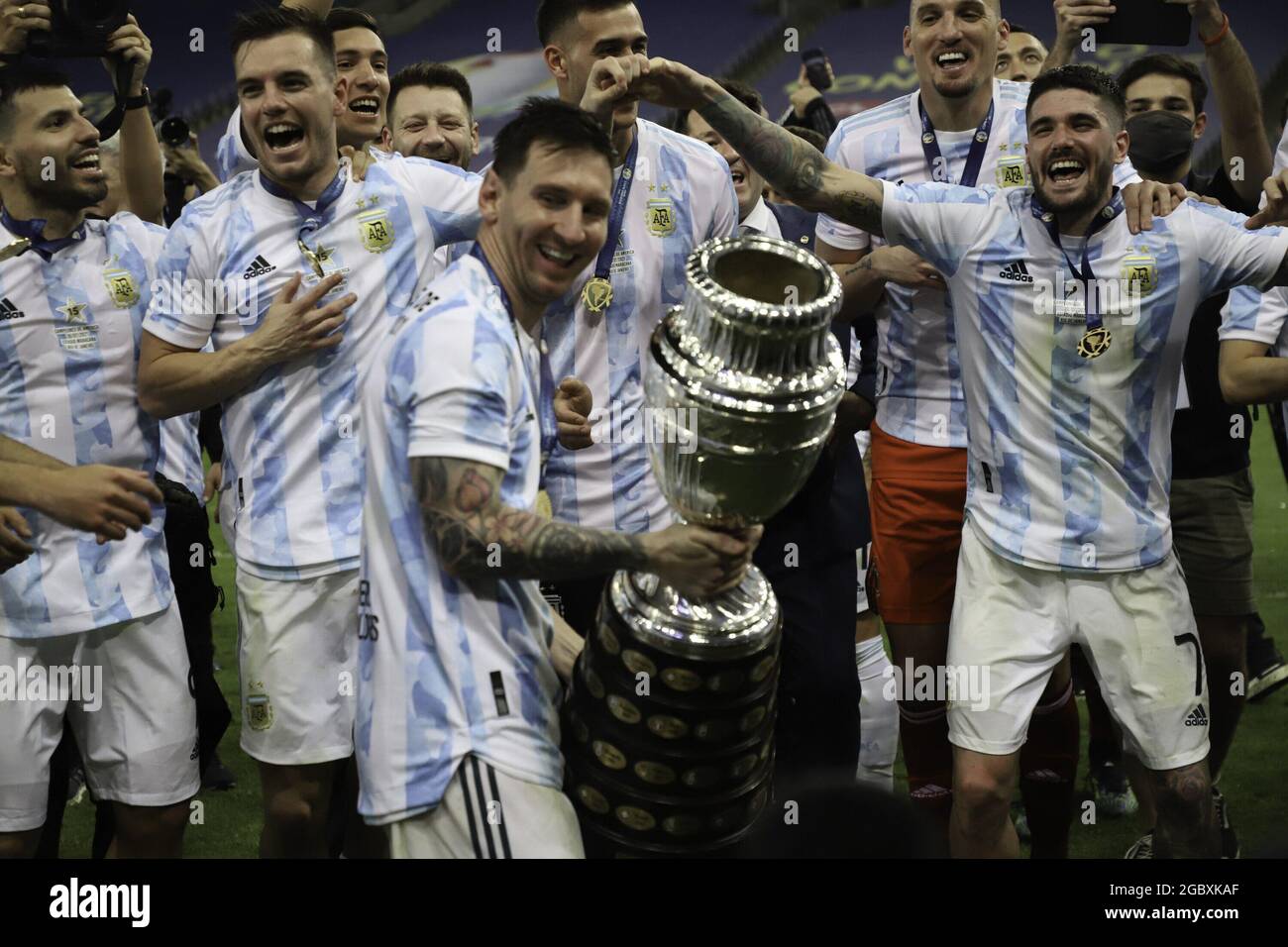 Lionel messi argentina copa america hi-res stock photography and images ...
