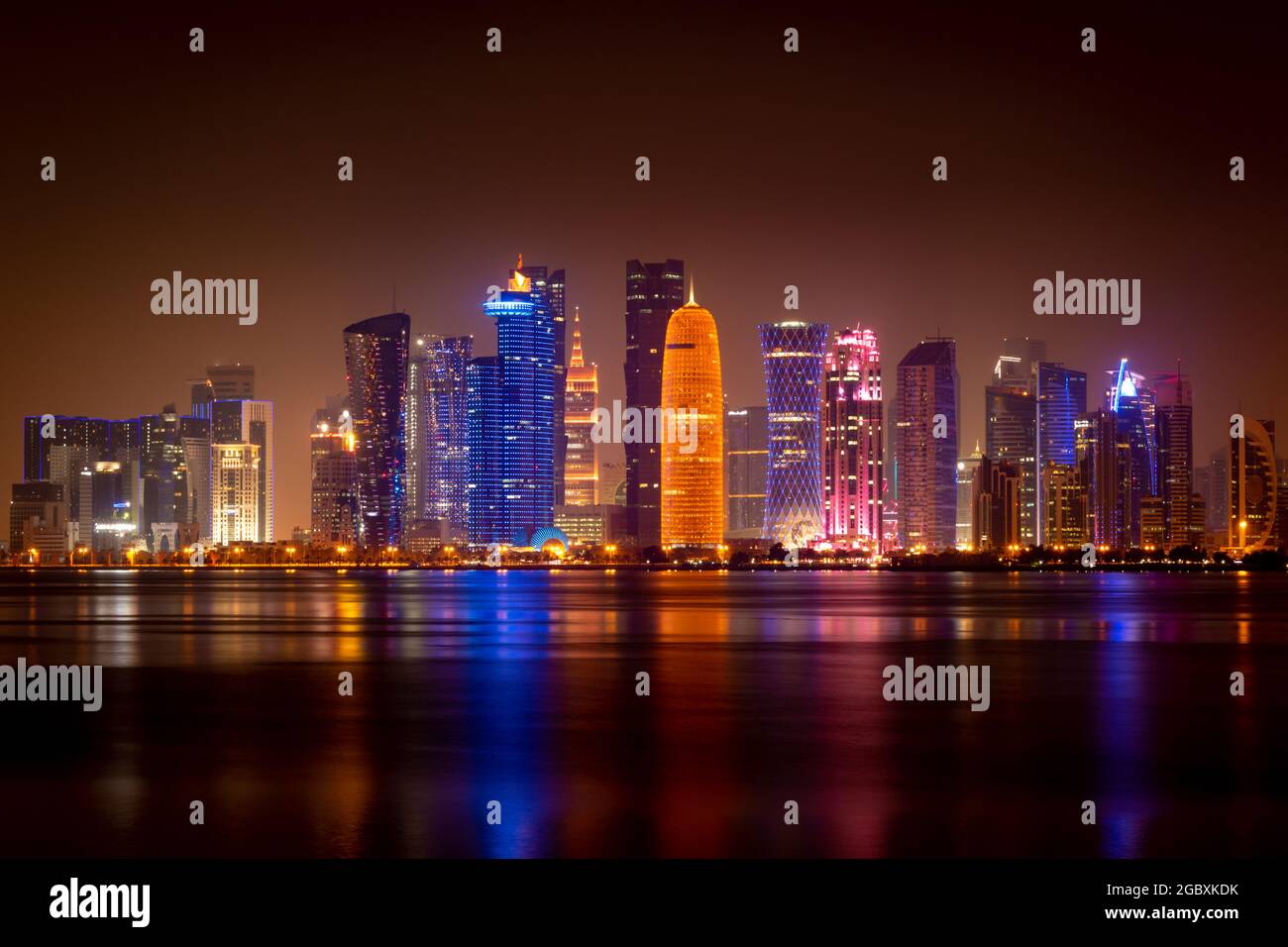 Dark blue islamic skyline hi-res stock photography and images - Alamy