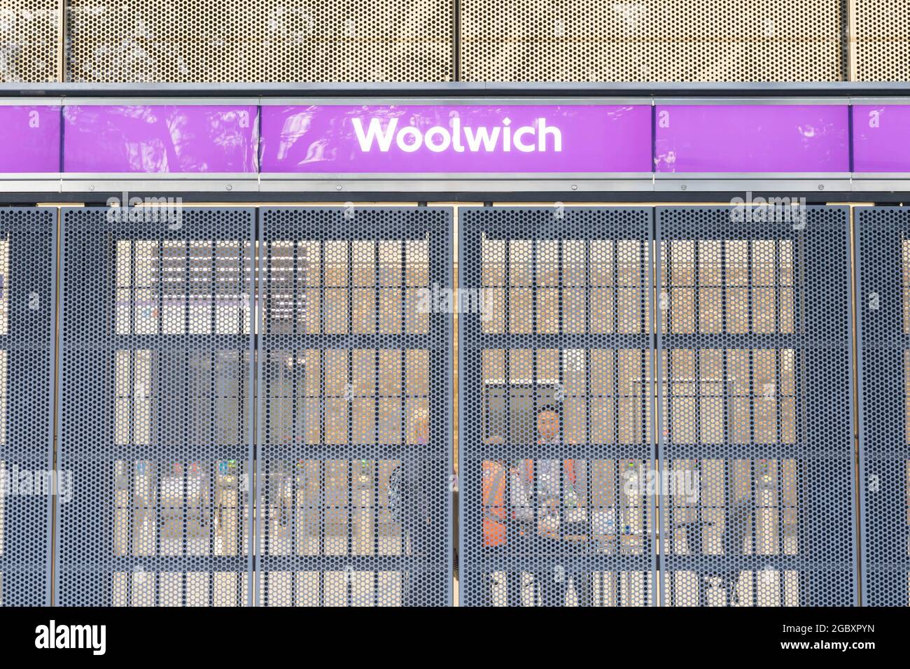 woolwich station for elizebath line Stock Photo - Alamy