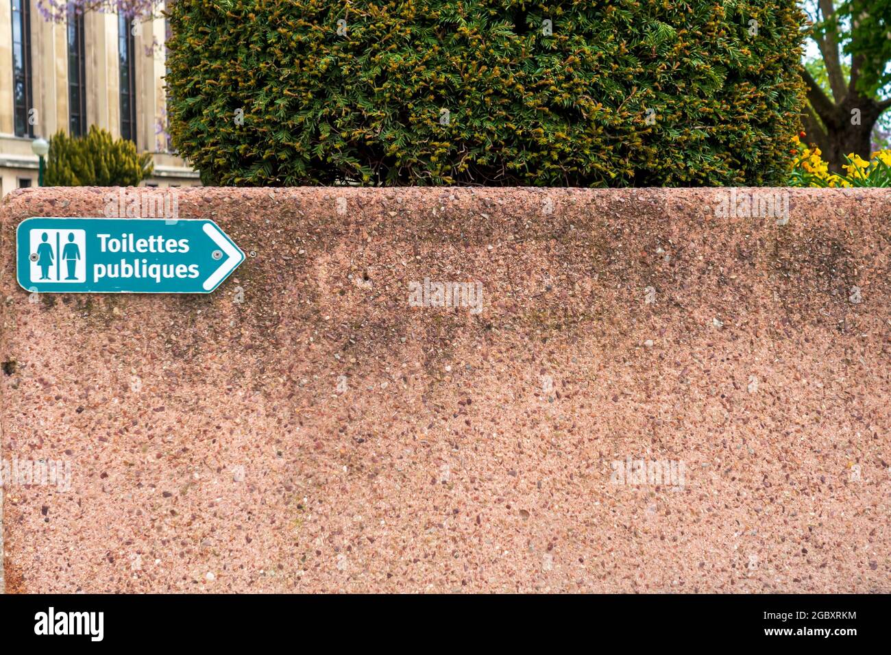 Washroom sign france hi-res stock photography and images - Alamy