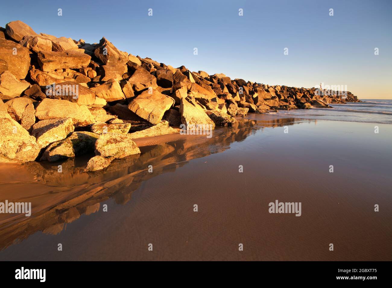 a rocky wall at the beach Stock Photo - Alamy