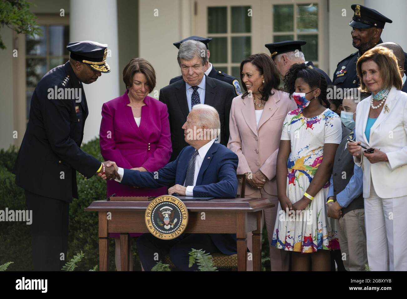Dc police chief robert j contee iii hi-res stock photography and images ...