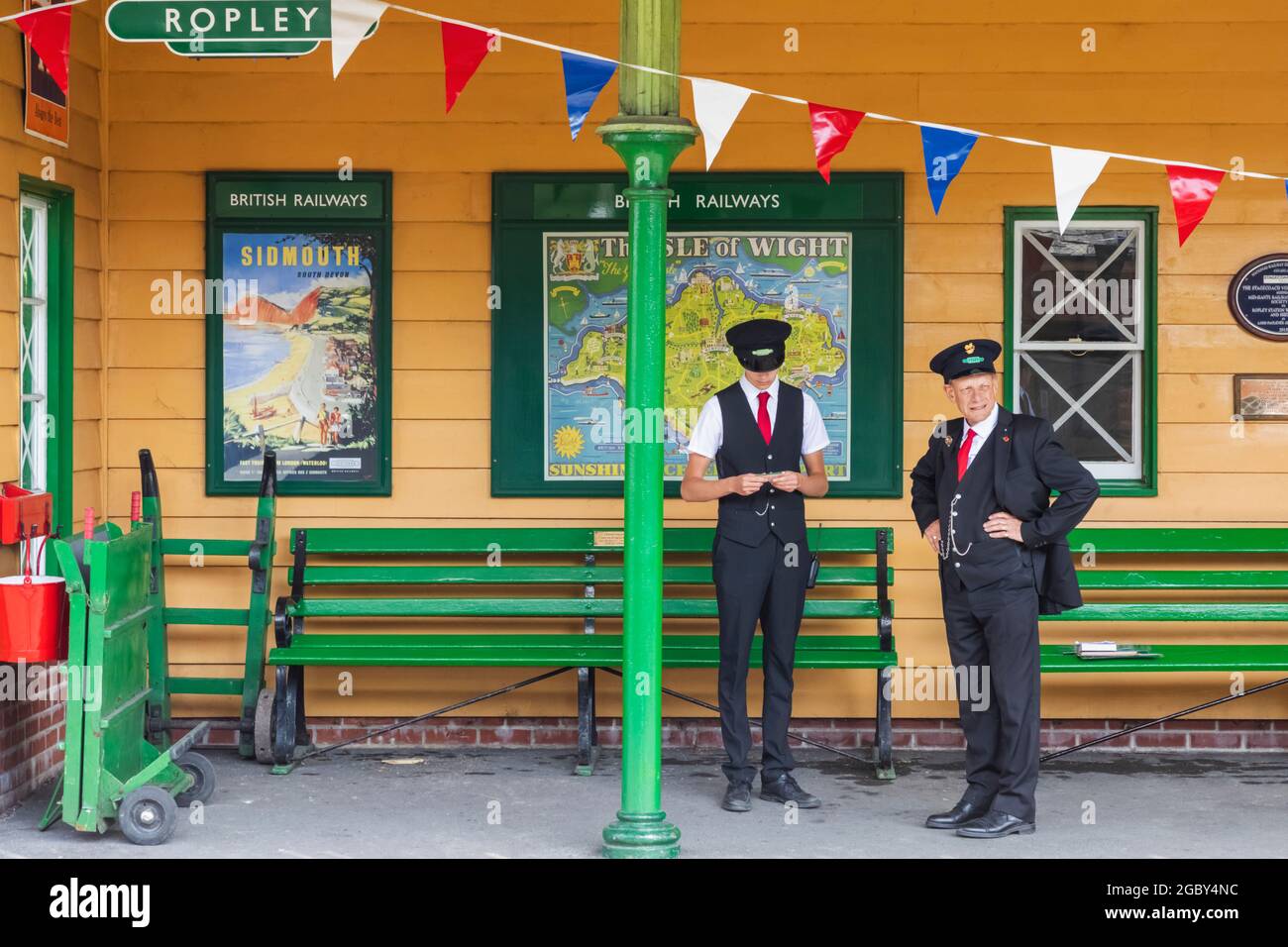 Station staff hi-res stock photography and images - Alamy