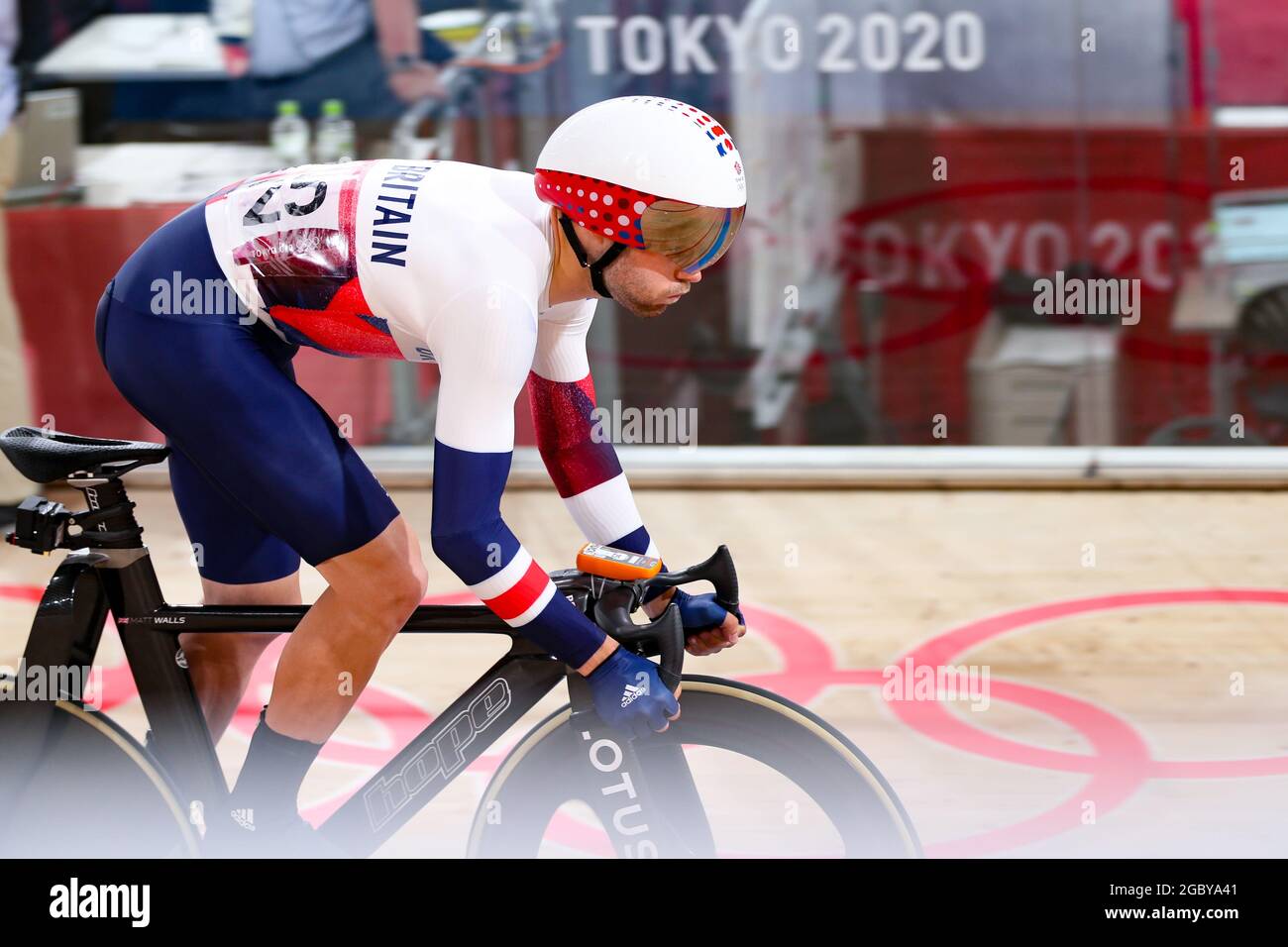 Matthew Walls (GBR) competes in the Men's Omnium event on August 5 ...