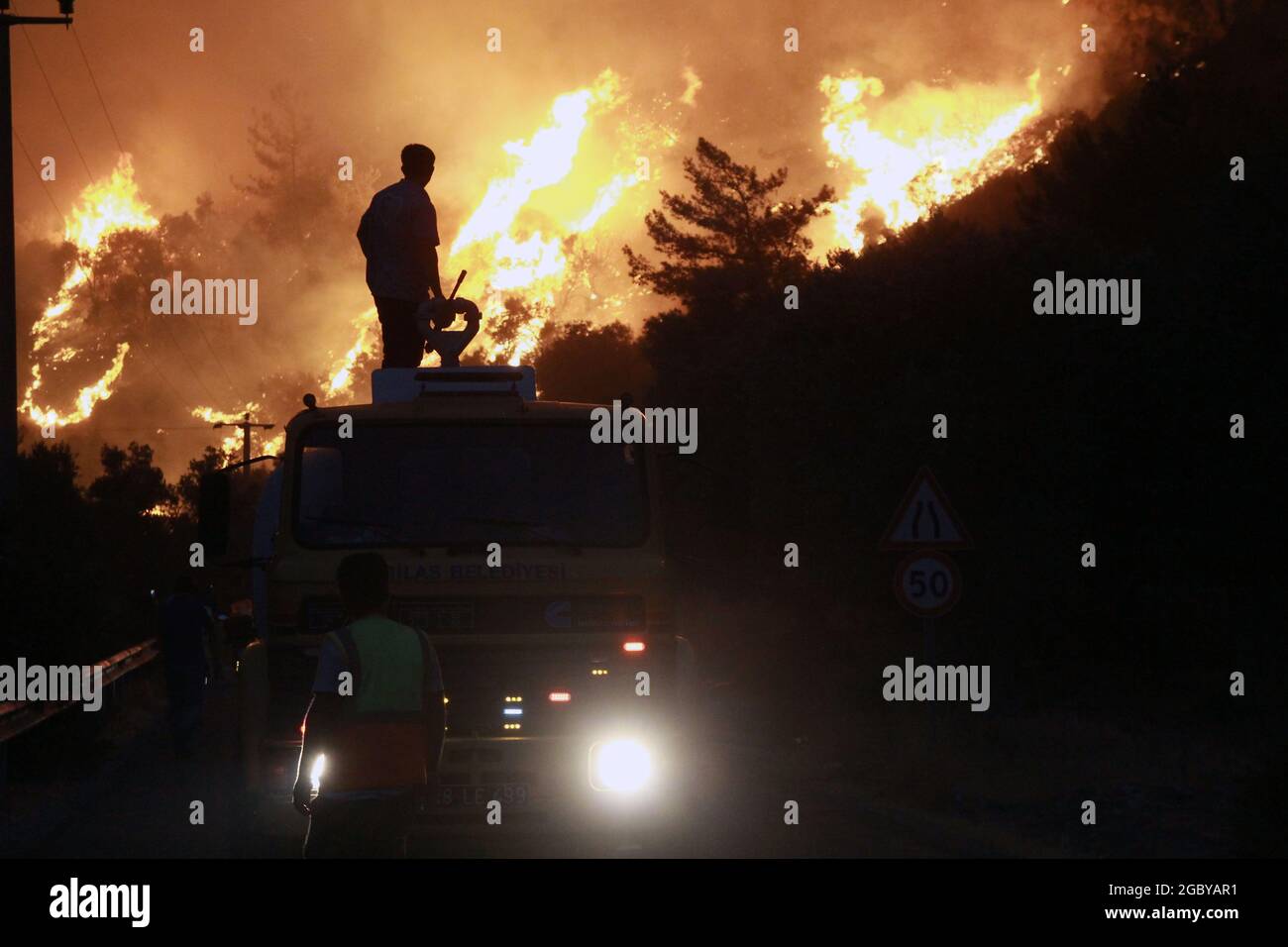 Forest fire extinguisher plane hi-res stock photography and images - Alamy