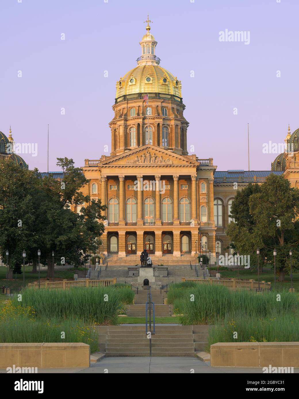 Capital dome legislature exterior hi-res stock photography and images ...