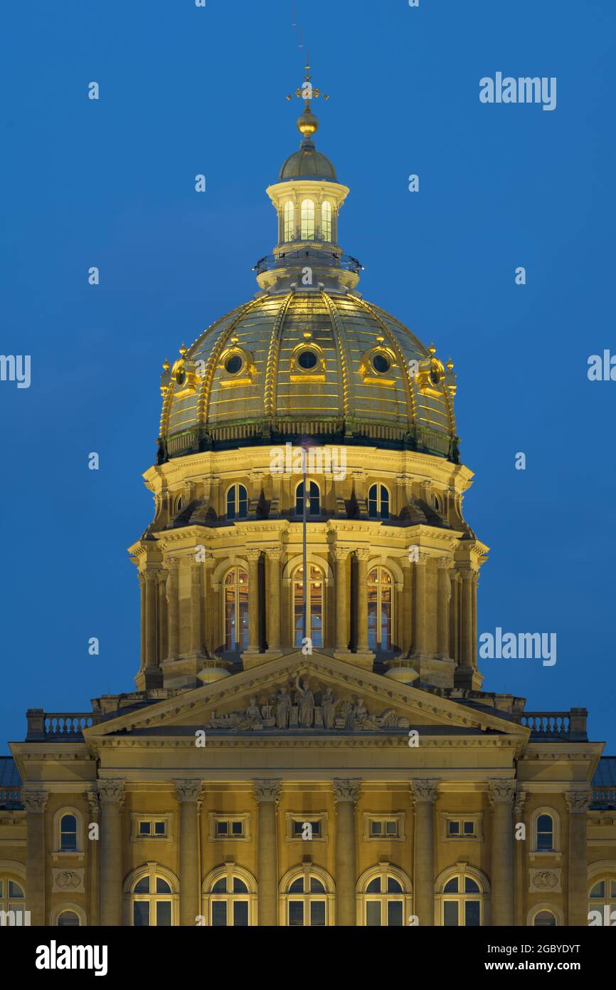 Exterior of the historic Iowa State Capitol building dome at twilight ...