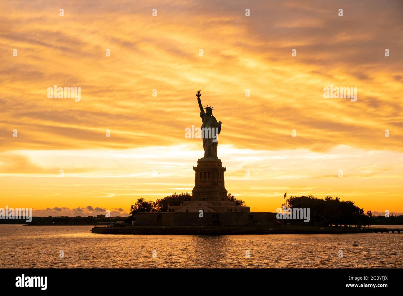 The Statue of Liberty at New York city during sunset Stock Photo - Alamy