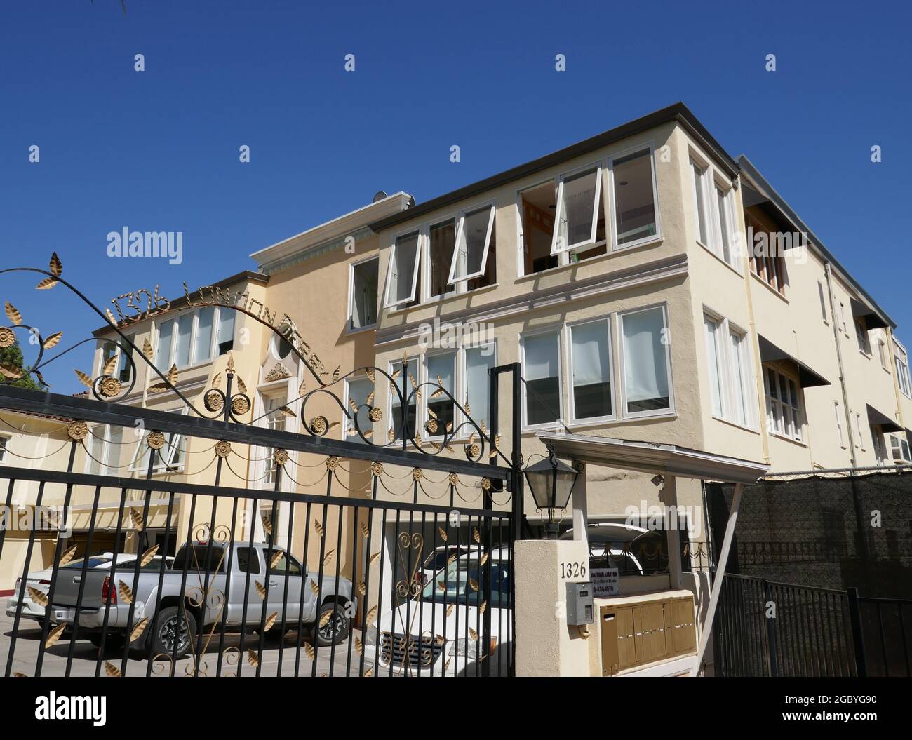 Raquel Welch Actress High Resolution Stock Photography and Images - Alamy