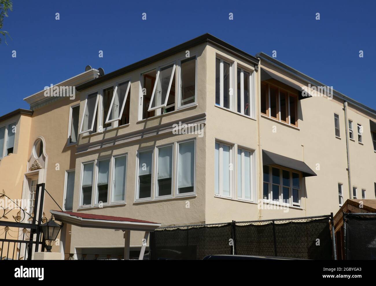 Raquel welch actress hi-res stock photography and images - Alamy