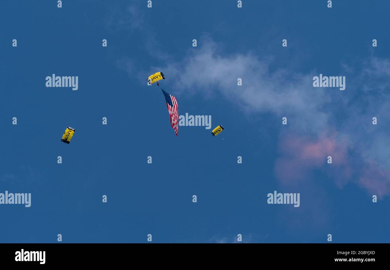 New York, NY - August 5, 2021: Members of United States Navy Parachute ...