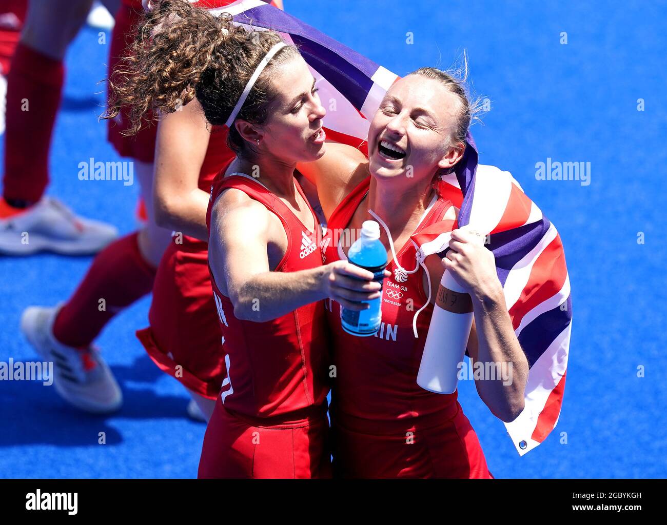 Great Britain's Anna-Frances Toman (left) and Hannah Martin celebrate ...