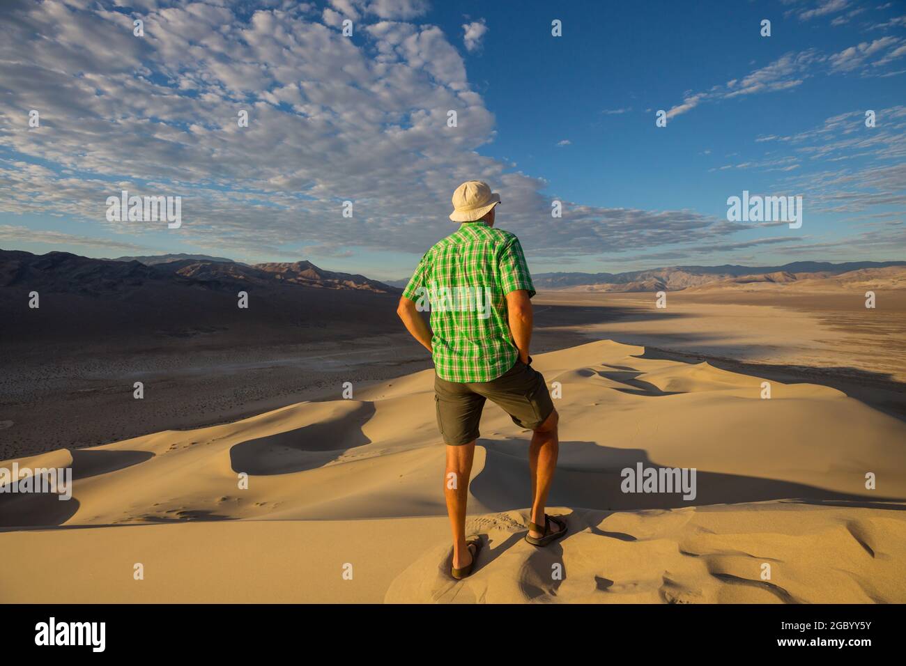 Hiker in sand desert. Sunrise time Stock Photo - Alamy