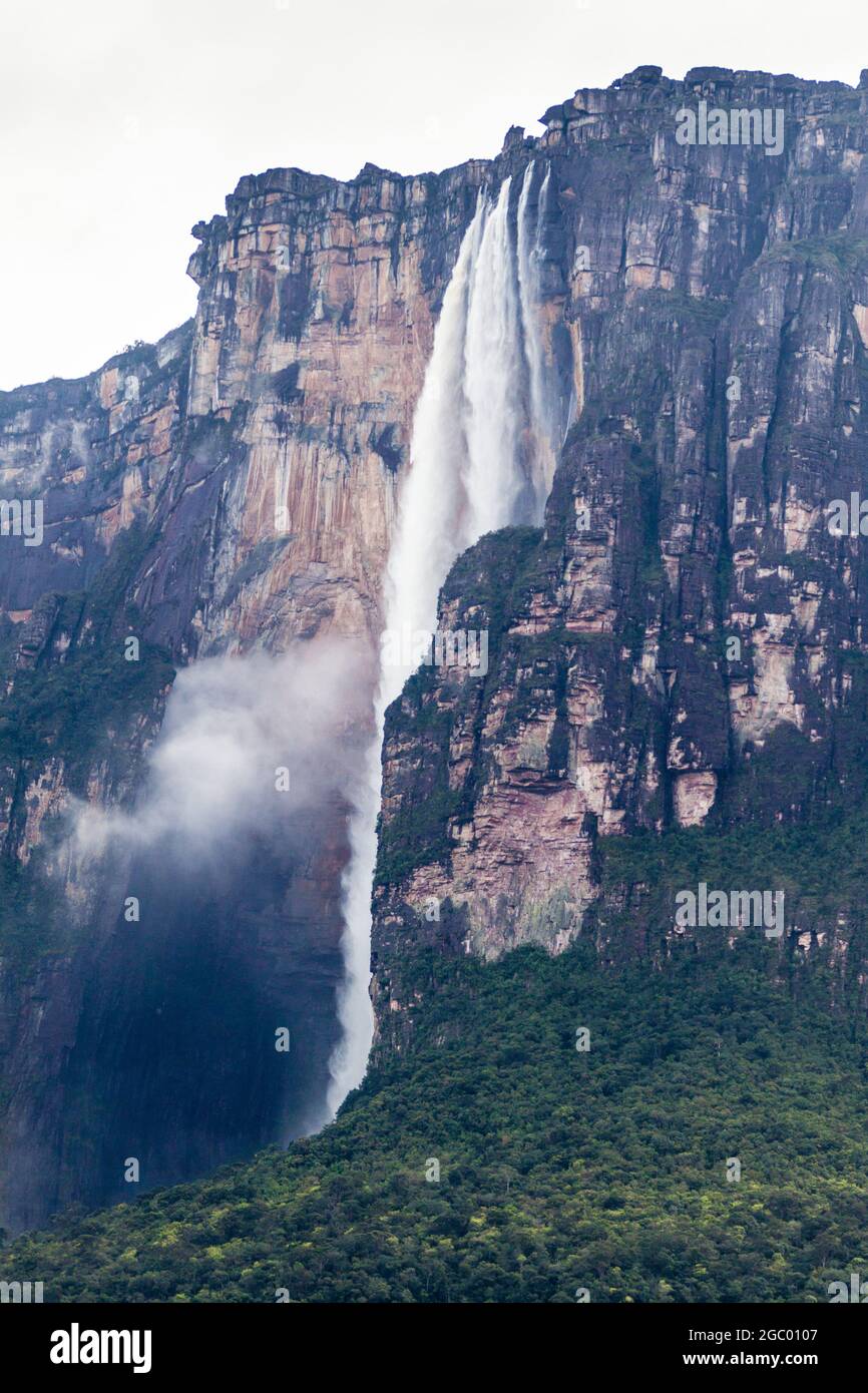 Angel Falls (Salto Angel), world's highest waterfall (978 m), Venezuela ...