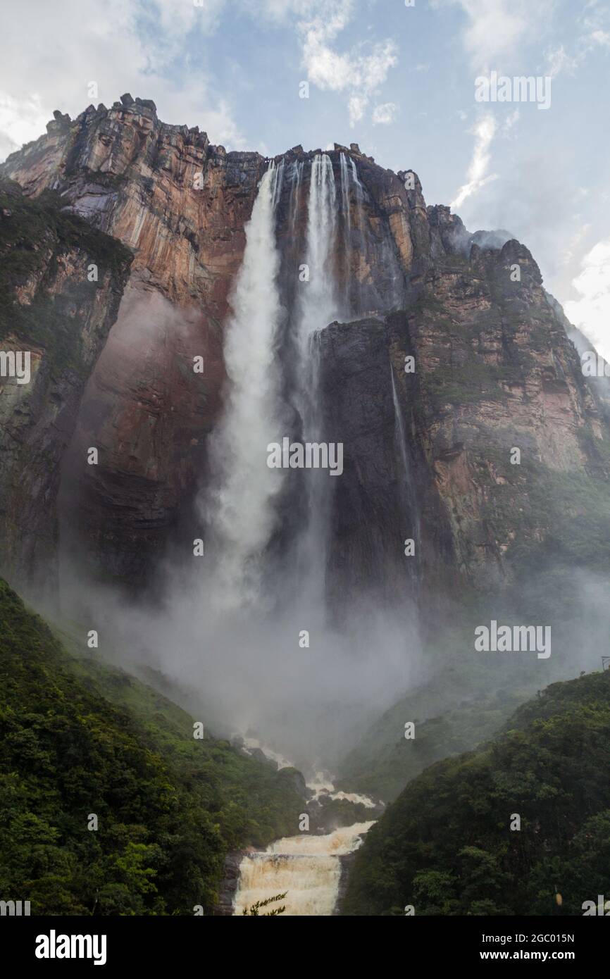 Angel Falls (Salto Angel), the highest waterfall in the world (978 m ...