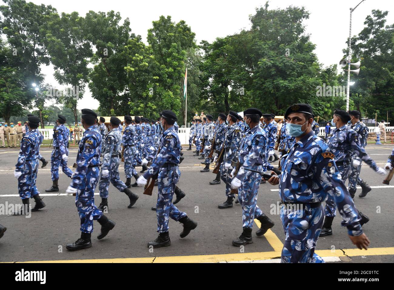 Kolkata, India. 05th Aug, 2021. Participants in full military uniform ...