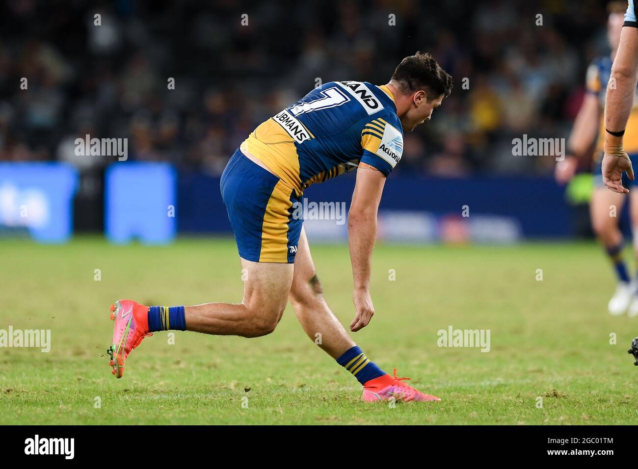 Football player hitting ball head hi-res stock photography and images ...