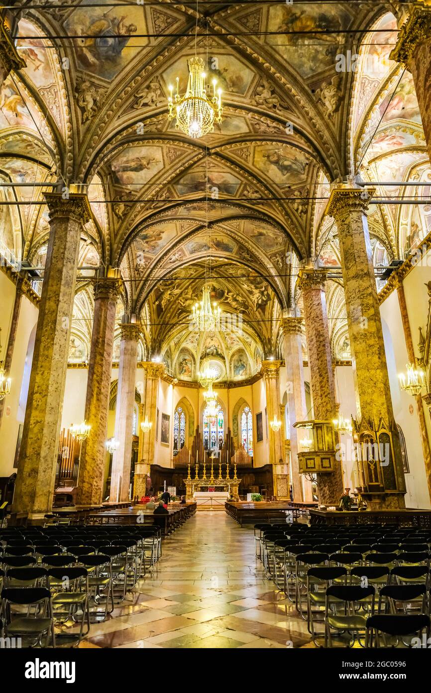 Interior of Cathedral San Lorenzo in Perugia Italy Stock Photo - Alamy