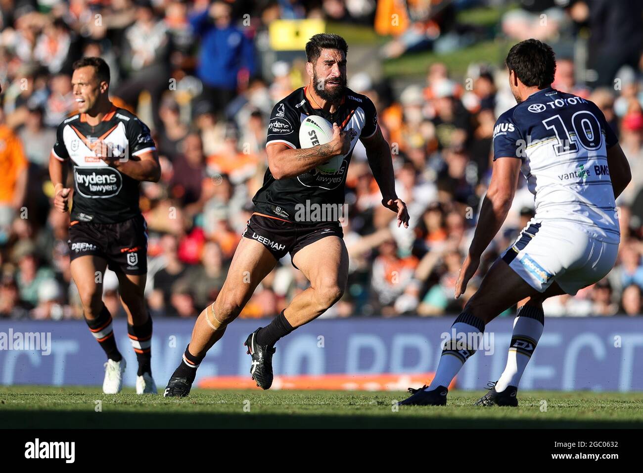James tamou hi-res stock photography and images - Alamy