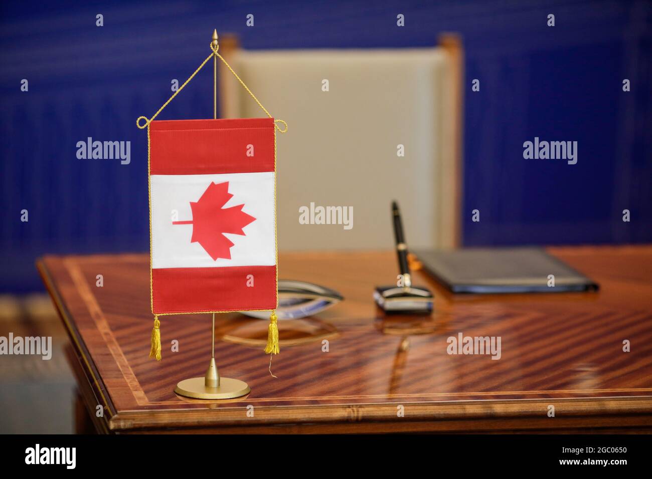 Canada flag map hi-res stock photography and images - Alamy