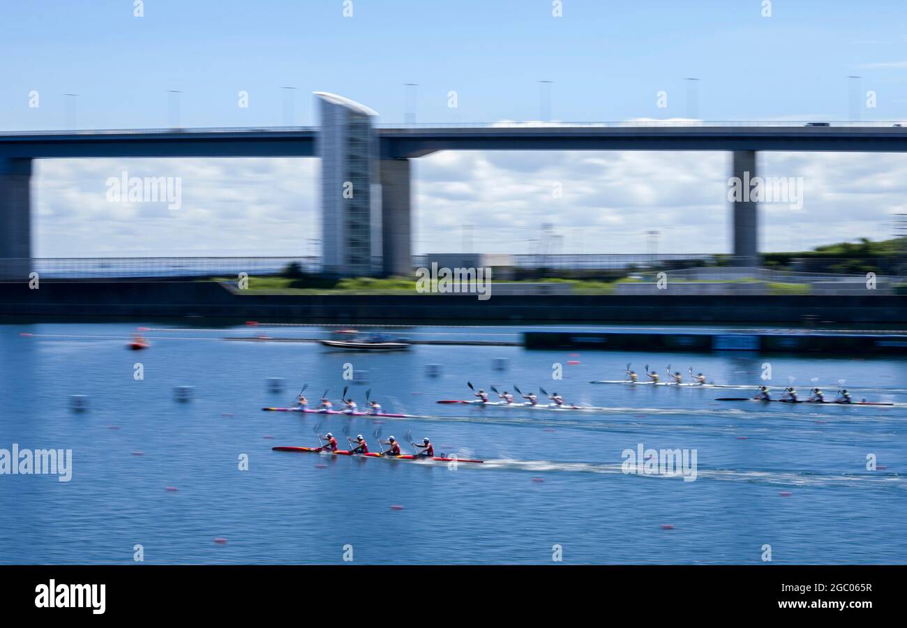 Tokyo, Japan. 6th Aug, 2021. Athletes compete during the men's kayak ...
