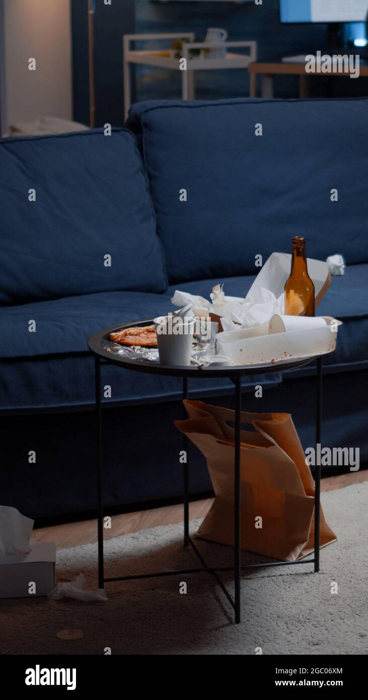 Messy table beer cans hi-res stock photography and images - Alamy