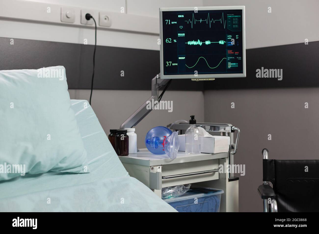 Respiratory mask with resuscitator for ventilation of patient. Interior ...