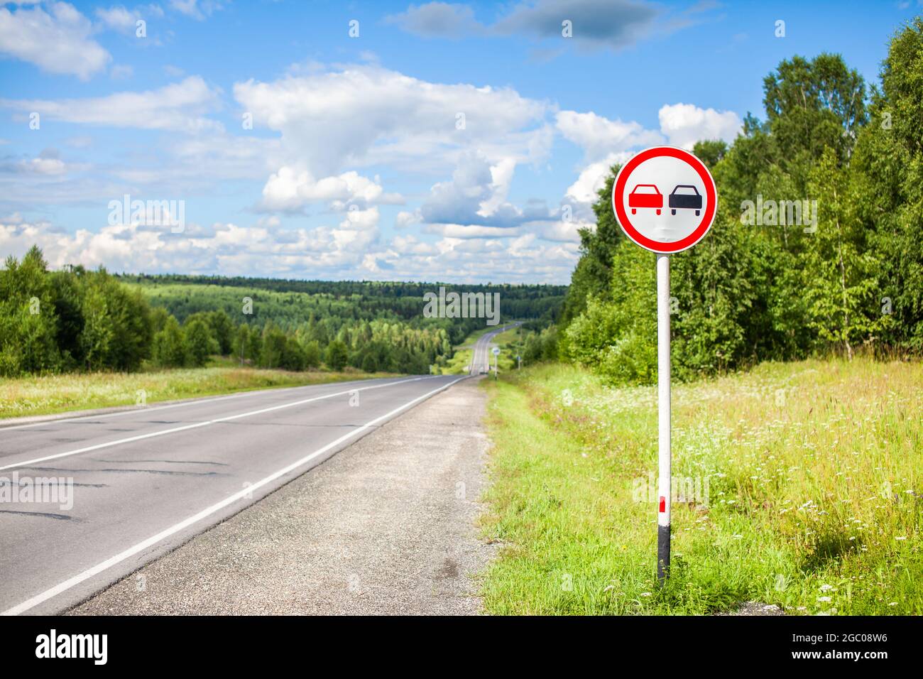 Forbidden overtake hi-res stock photography and images - Alamy