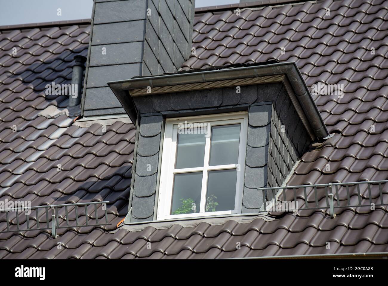 Slate cladded dormer on a new tiled roof Stock Photo - Alamy