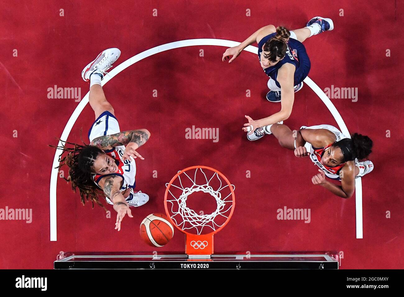 Women's olympic basketball 2020 layup hi-res stock photography and ...