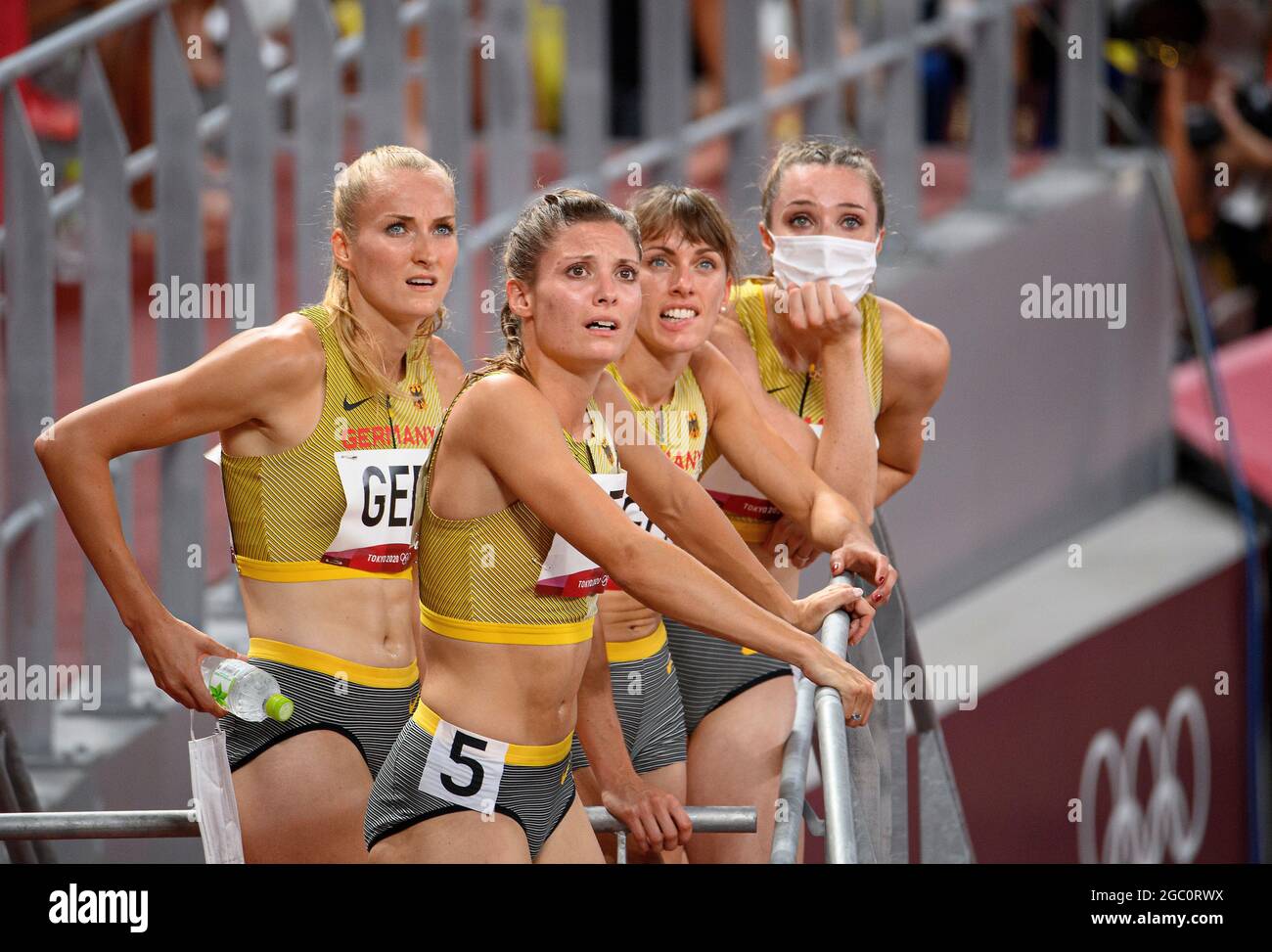 Womens 4x 400m relay hi-res stock photography and images - Alamy
