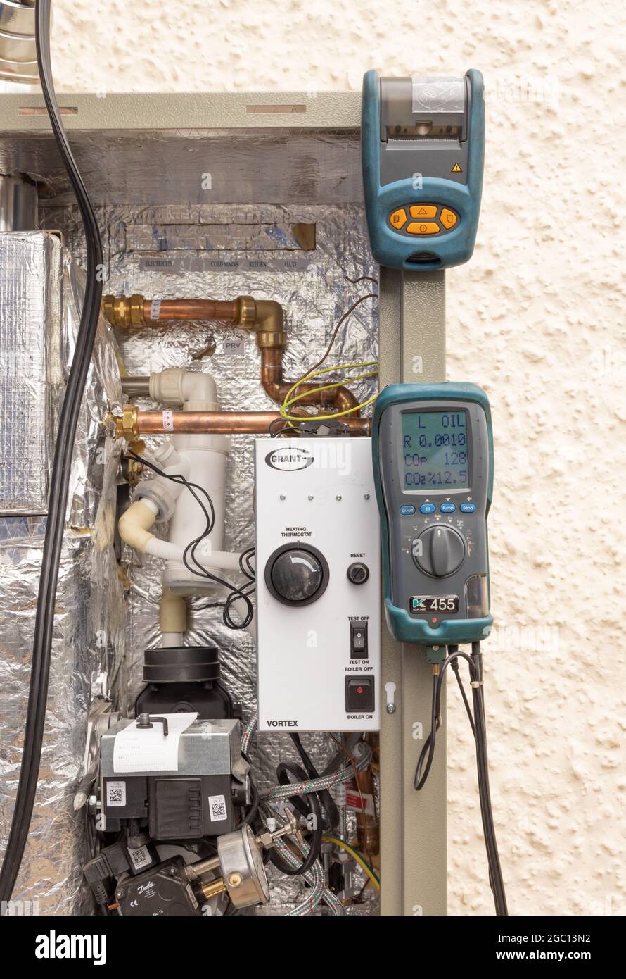 Emissions test machine hi-res stock photography and images - Alamy