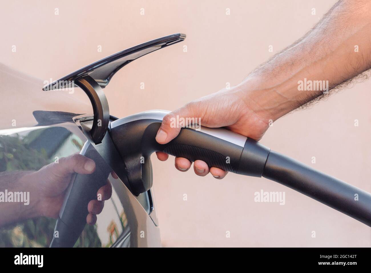 Electric vehicle battery in engine hi-res stock photography and images ...