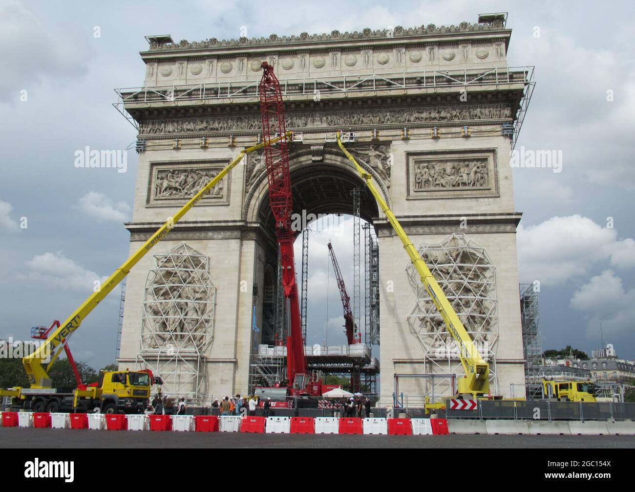 Paris, France. 04th Aug, 2021. Cranes and scaffolding photographed ...