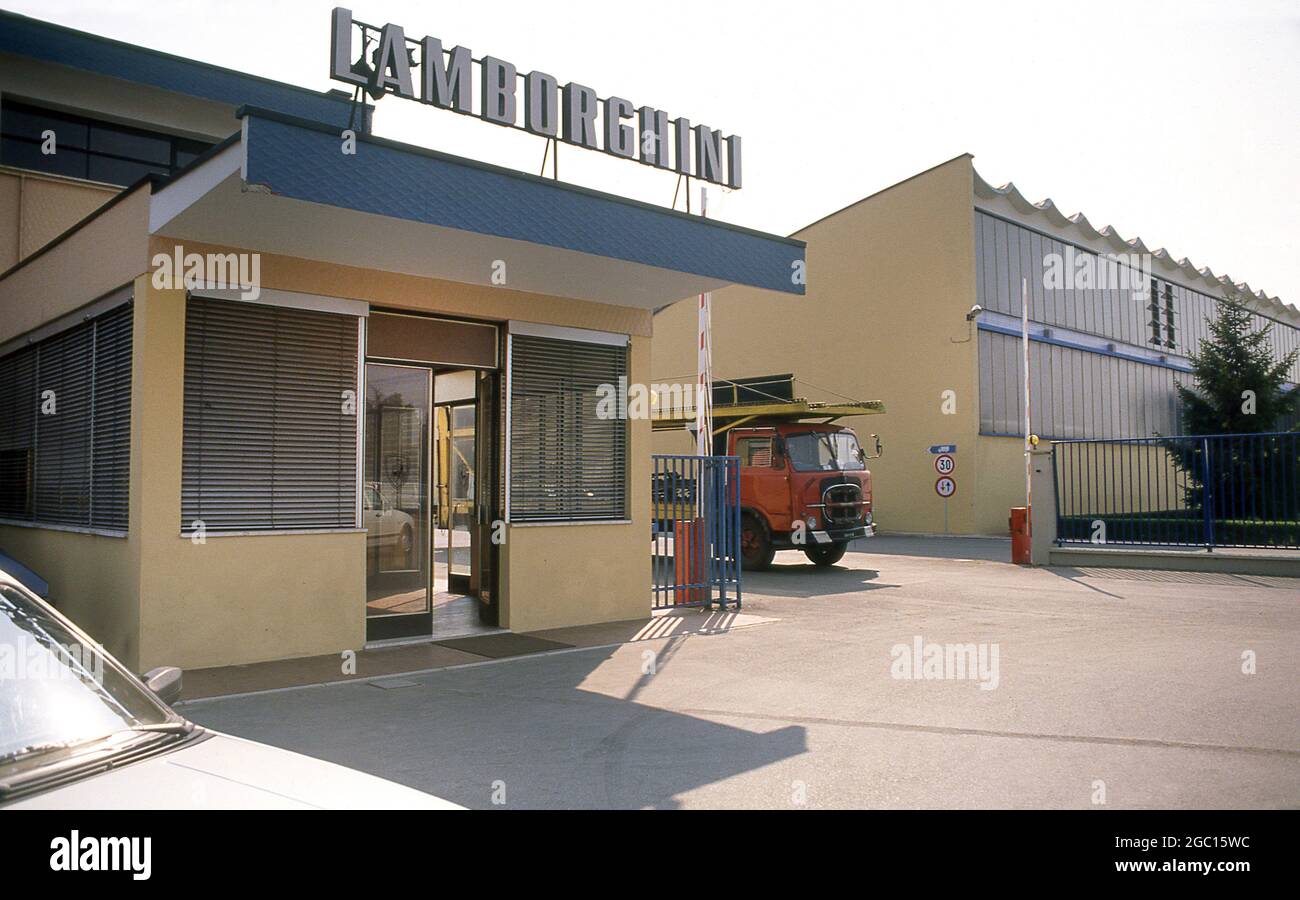 Lamborghini factory hi-res stock photography and images - Alamy