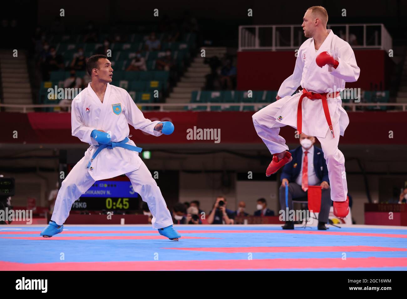 Tokyo, Japan. 06th Aug, 2021. Karate: Olympia, men, final round, 75kg/Kumite at Nippon Budokan ...
