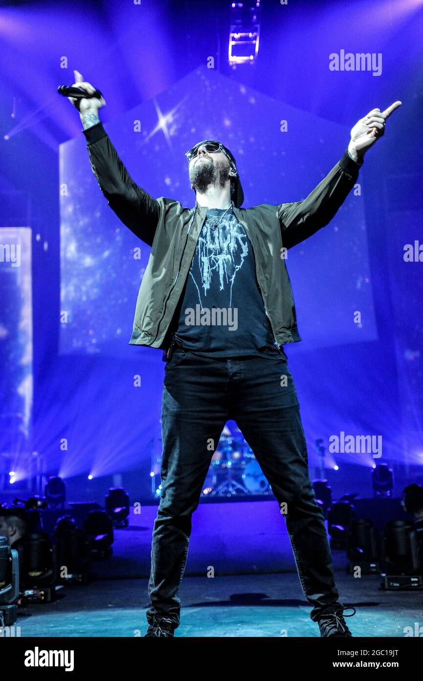 Avenged sevenfold singer hi-res stock photography and images - Alamy
