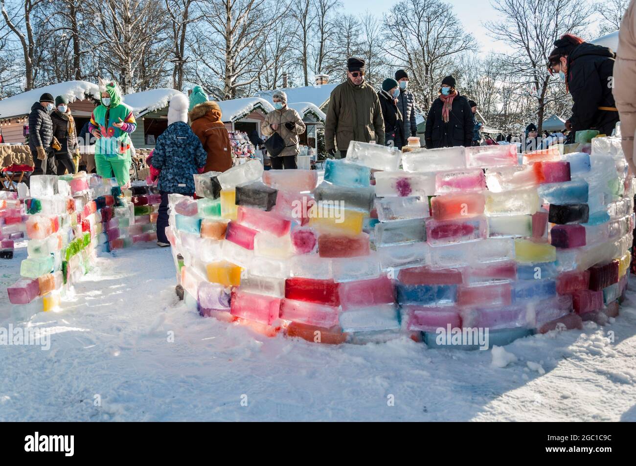 Children building igloo hi-res stock photography and images - Alamy