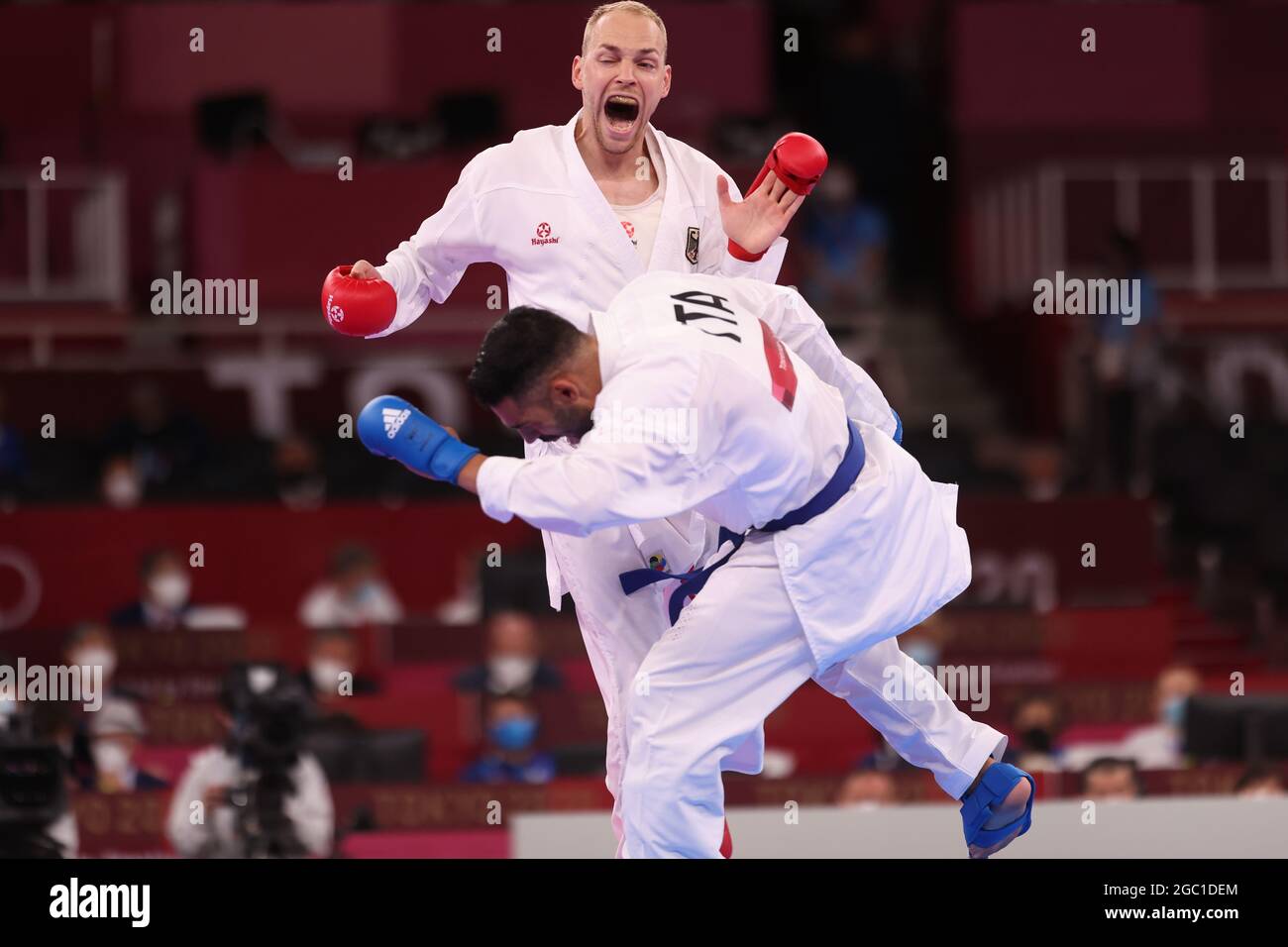 Tokyo, Japan. 06th Aug, 2021. Karate: Olympia, men, final round, 75kg/Kumite at Nippon Budokan ...