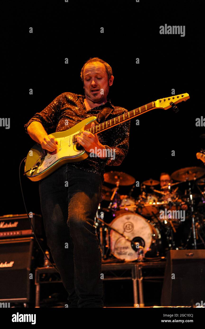 Cutting crew band hi-res stock photography and images - Alamy