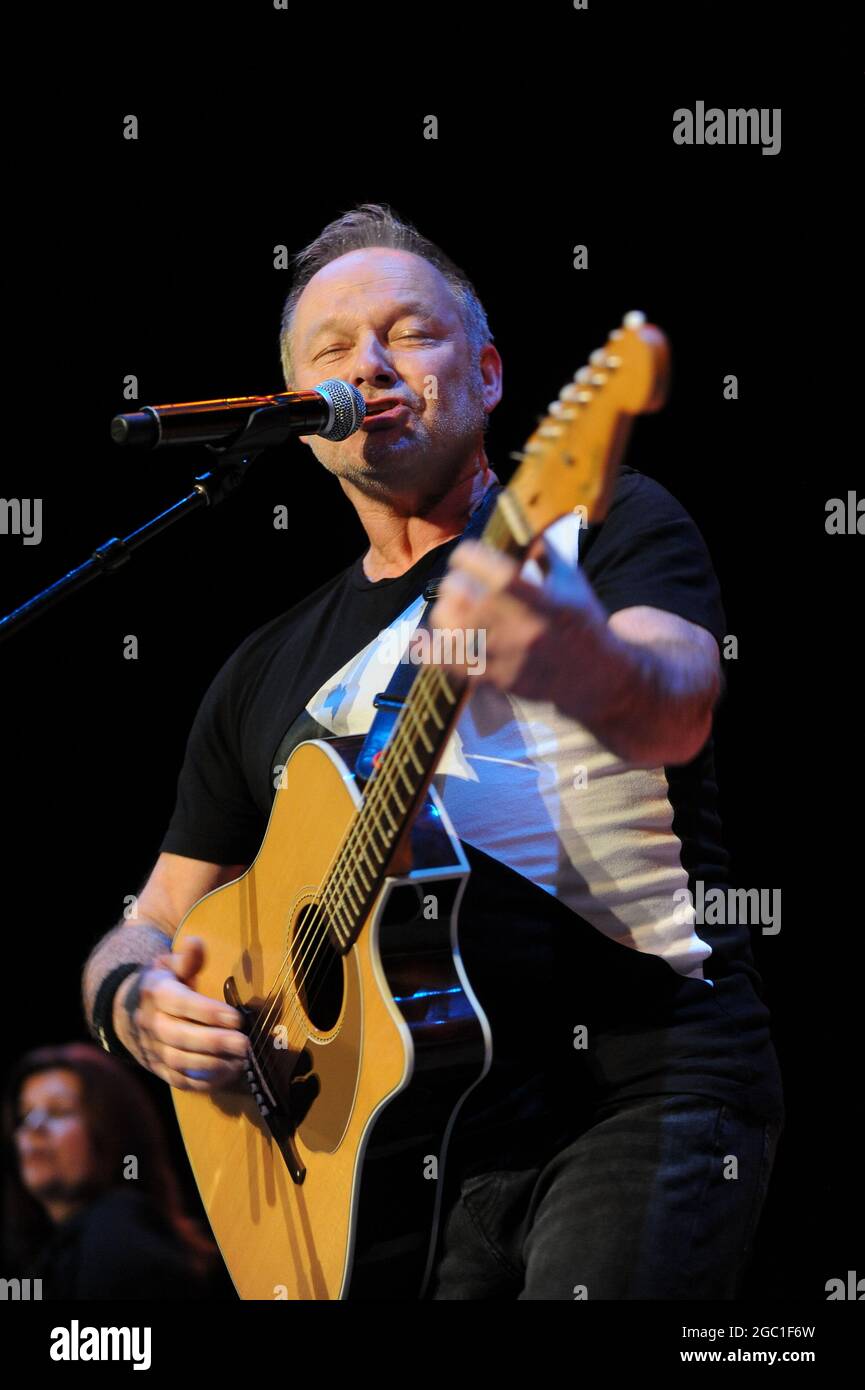 The Cutting Crew Performing at Sheffield City Hall Stock Photo - Alamy
