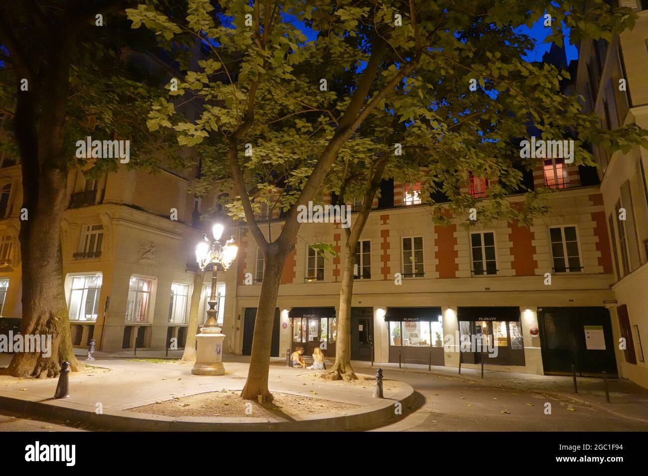 Paris, Place Furstemberg Stock Photo - Alamy