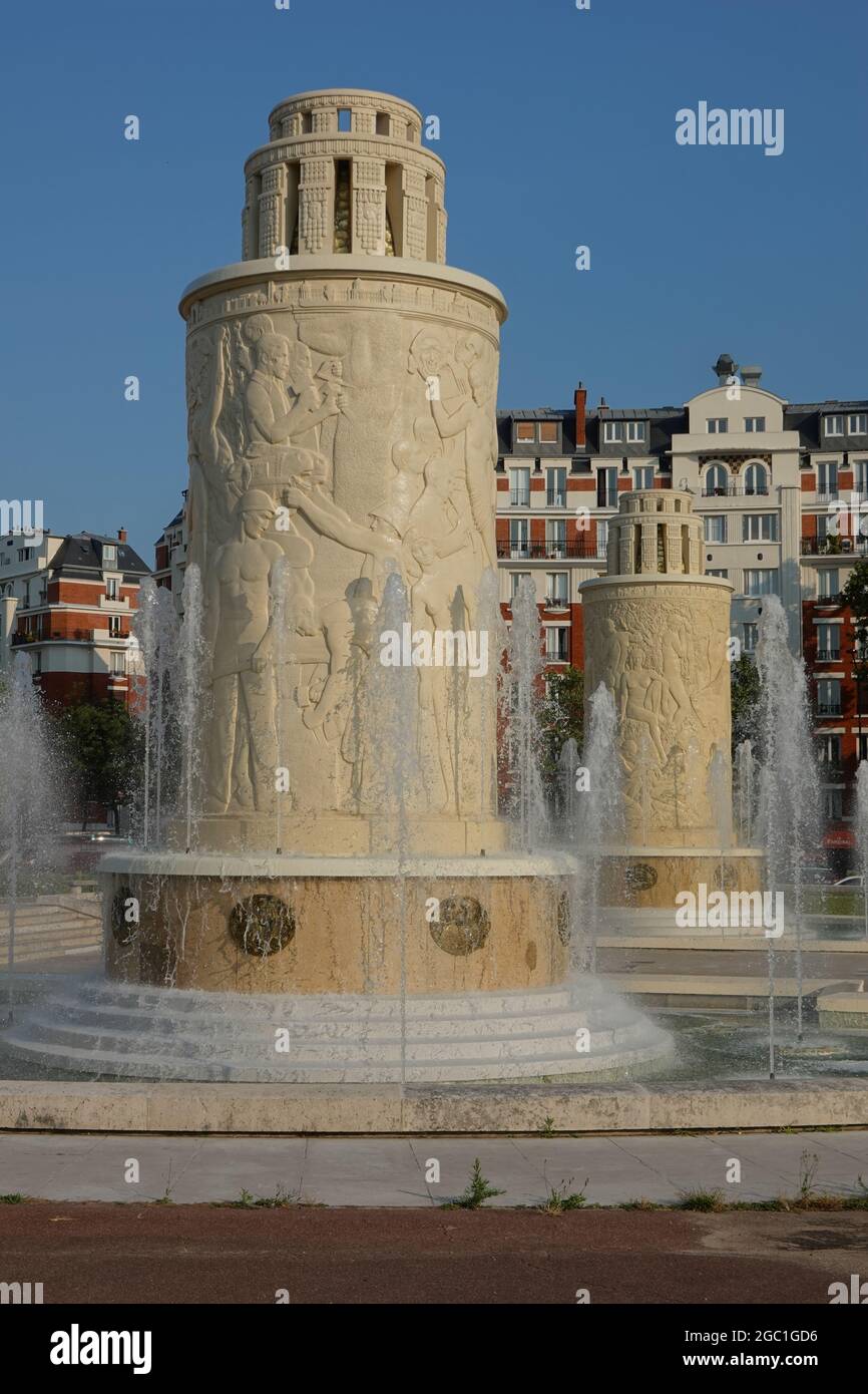 Die beiden Brunnen sind das Werk der Architekten Pommier und Billards ...