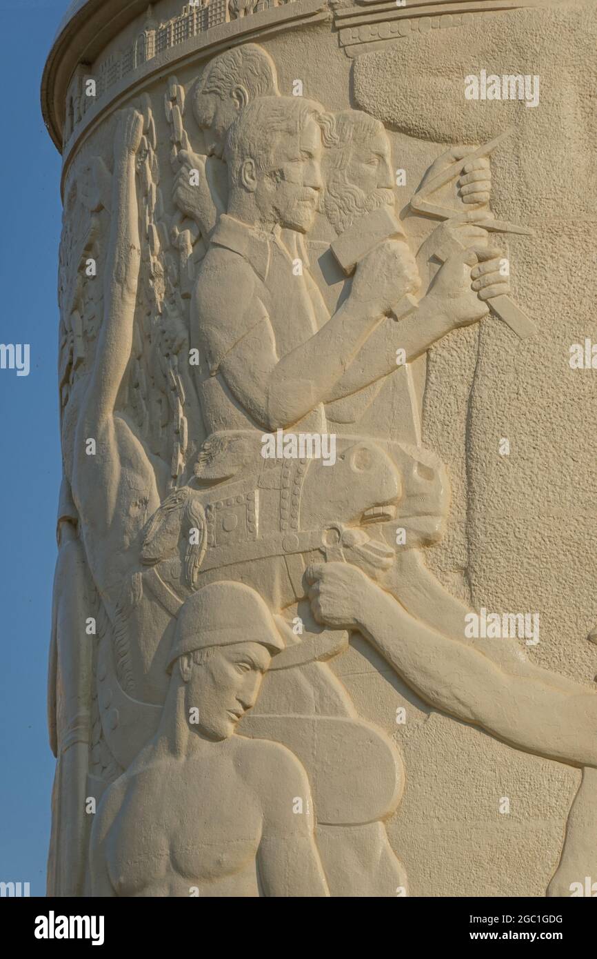 Die beiden Brunnen sind das Werk der Architekten Pommier und Billards ...