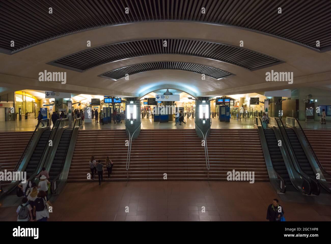Paris, automatische Metro M14, Bibliotheque Francois Mitterand // Paris ...