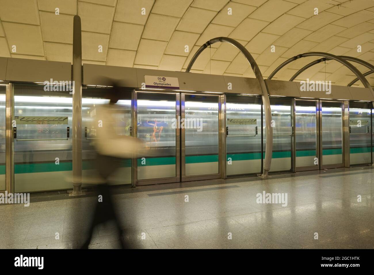 Paris, moderne Metrolinie M14 - Paris, Modern Metro M14 Stock Photo - Alamy