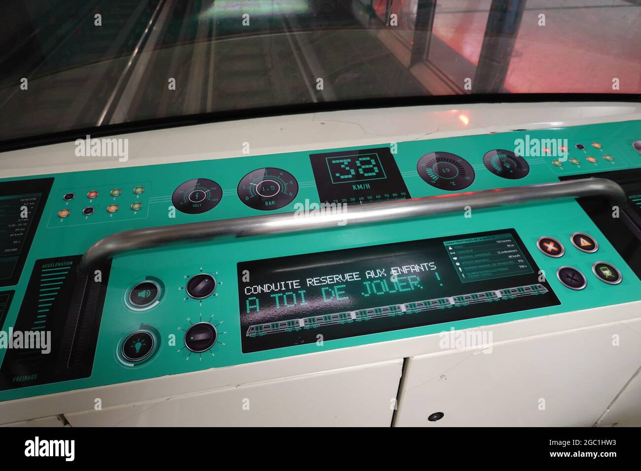 Paris, automatische Metro M14, Fahrerstand für Kinder // Paris ...